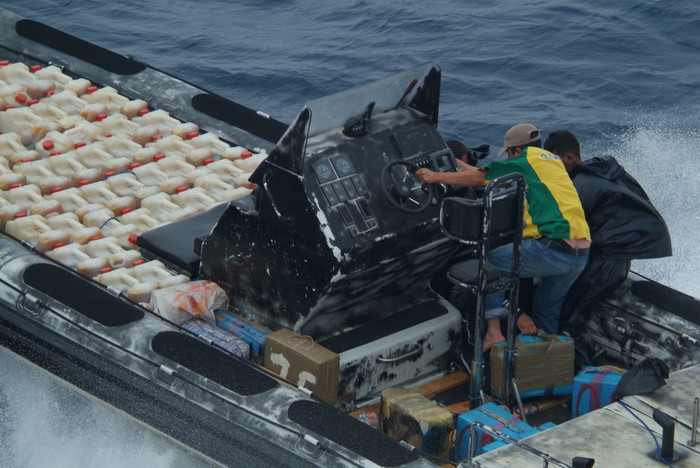 Près de deux tonnes de drogue rejetées à la mer, suite à l'arrestation ...