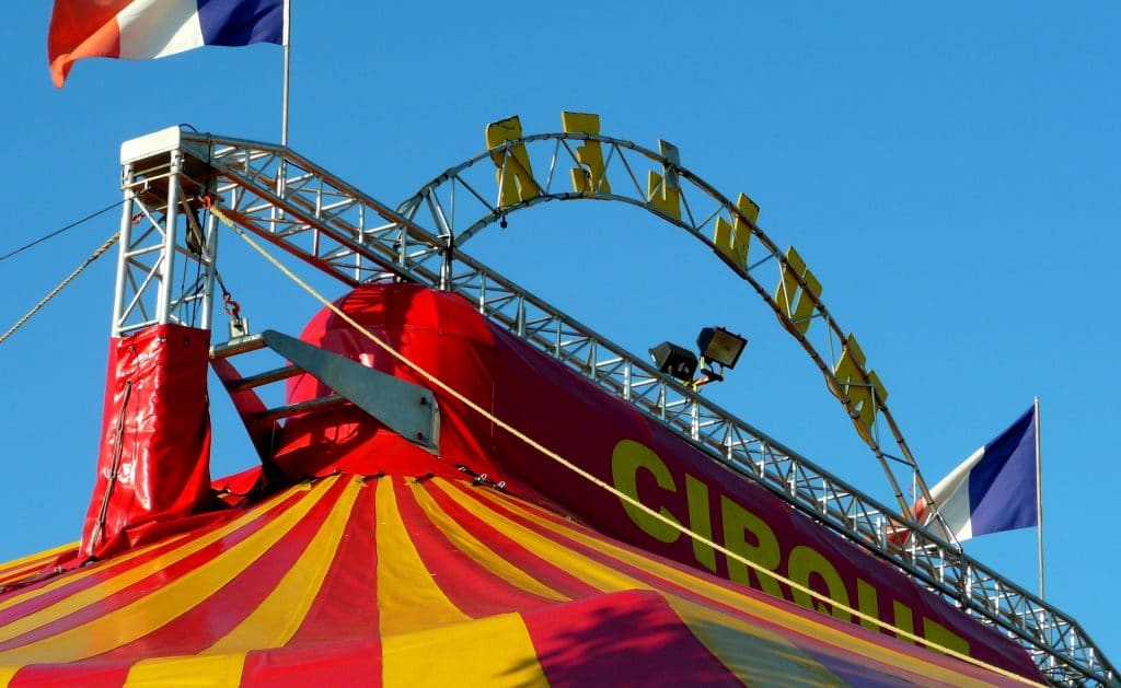 Cirque sur les plages du Prado : les acrobaties de la Ville de ...