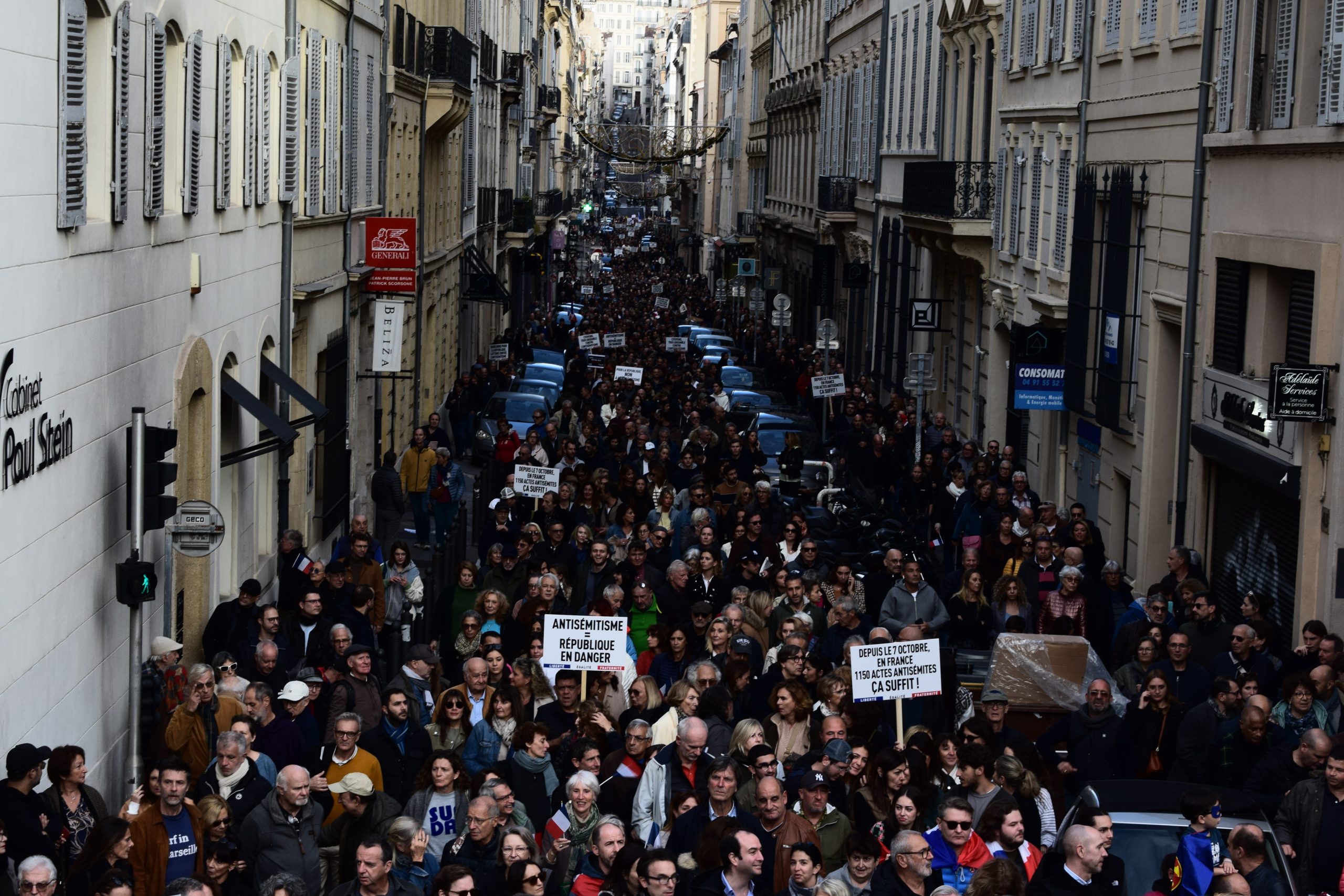 Plusieurs milliers de personnes manifestent à Marseille contre l'antisémitisme - Marsactu