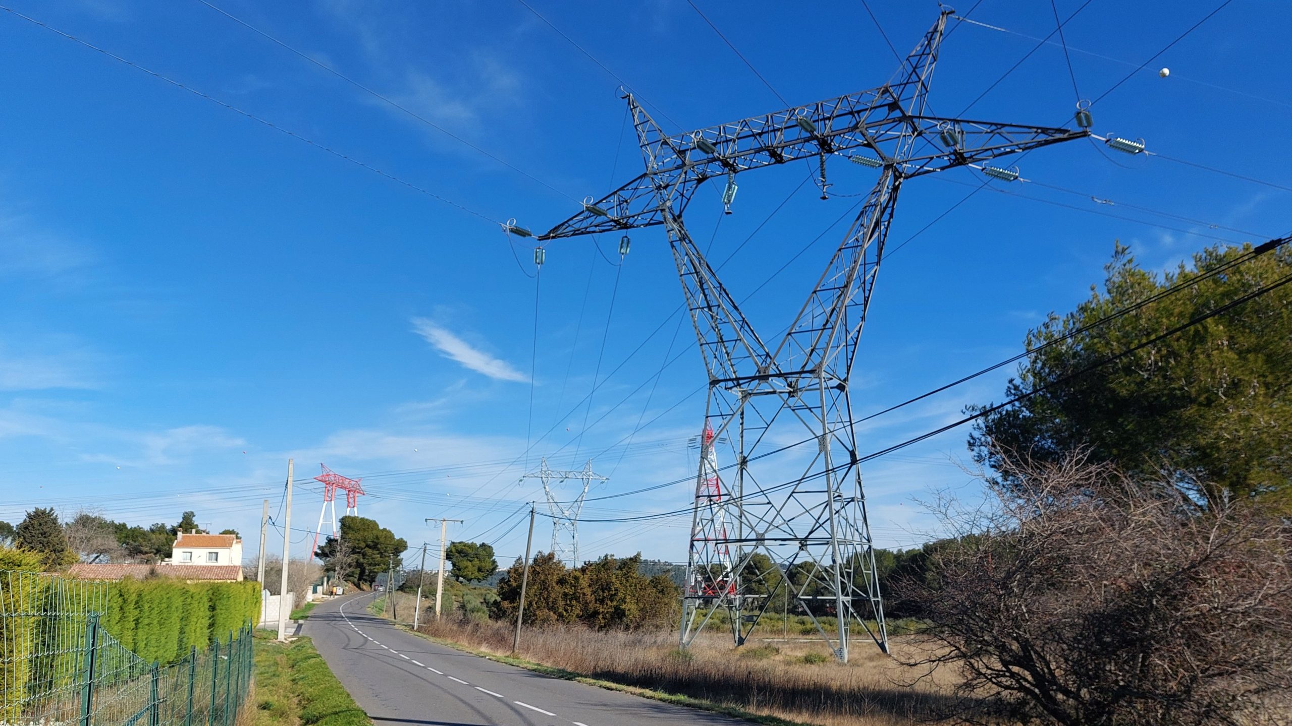 Première fronde contre la ligne électrique stratégique entre le Gard et ...