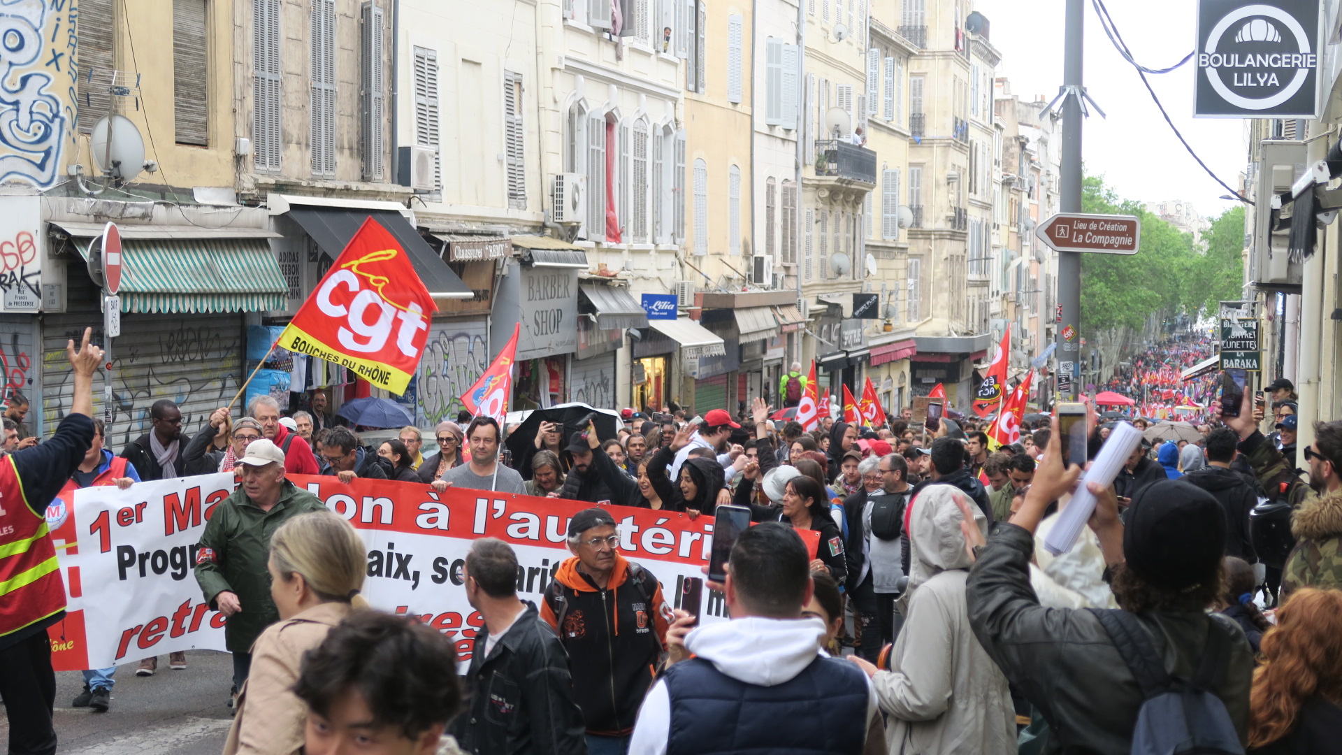 Plusieurs milliers de personnes manifestent "pour la paix et le progrès social" à Marseille ...
