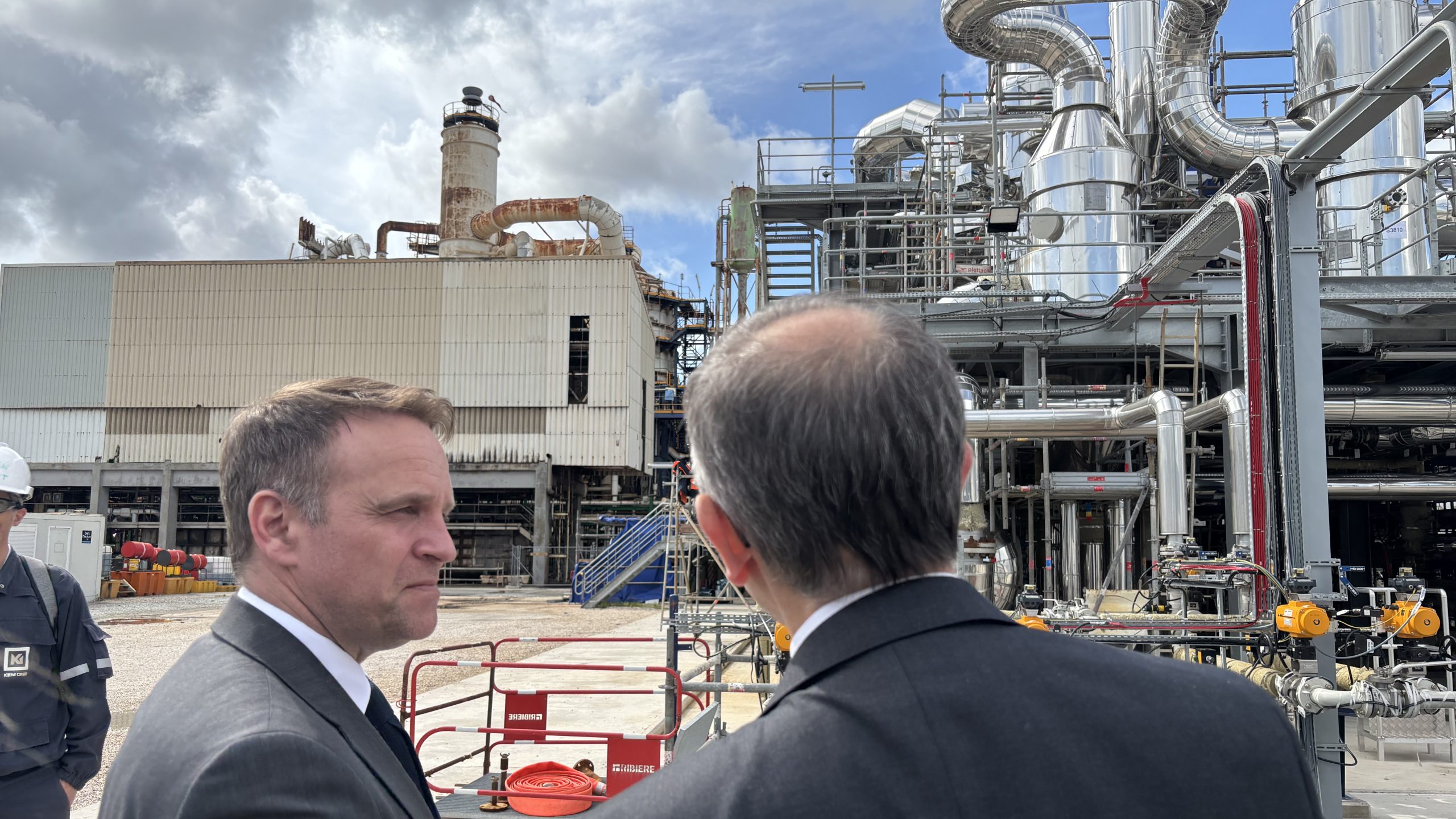 D'une usine à l'autre, le ministre de l'Industrie jongle entre ...