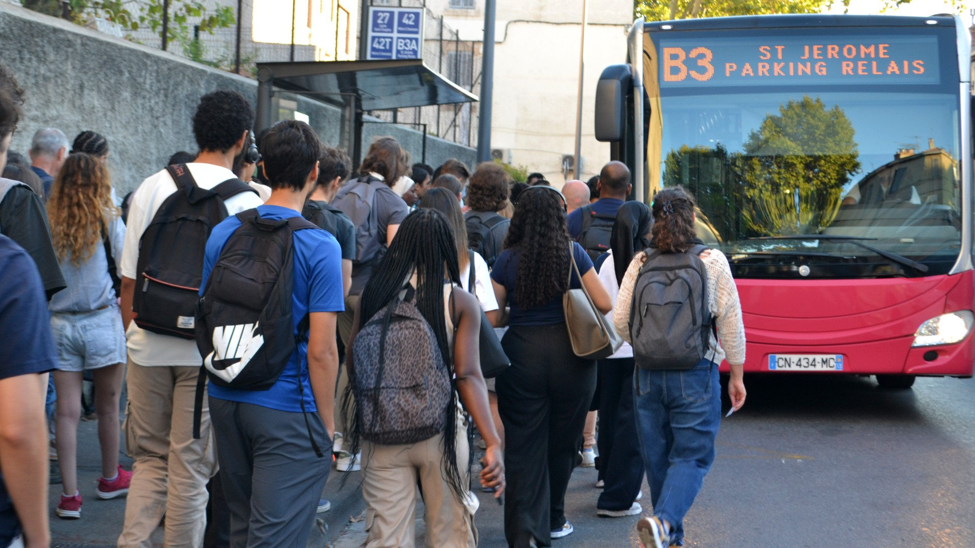 Tracé, fréquence, capacité : les étudiants de Saint-Jérôme dézinguent ...